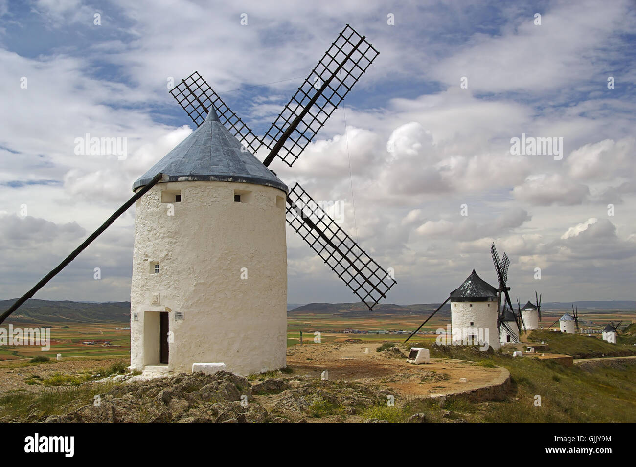 Consuegra mulini a vento e il castello immagini e fotografie stock ad ...