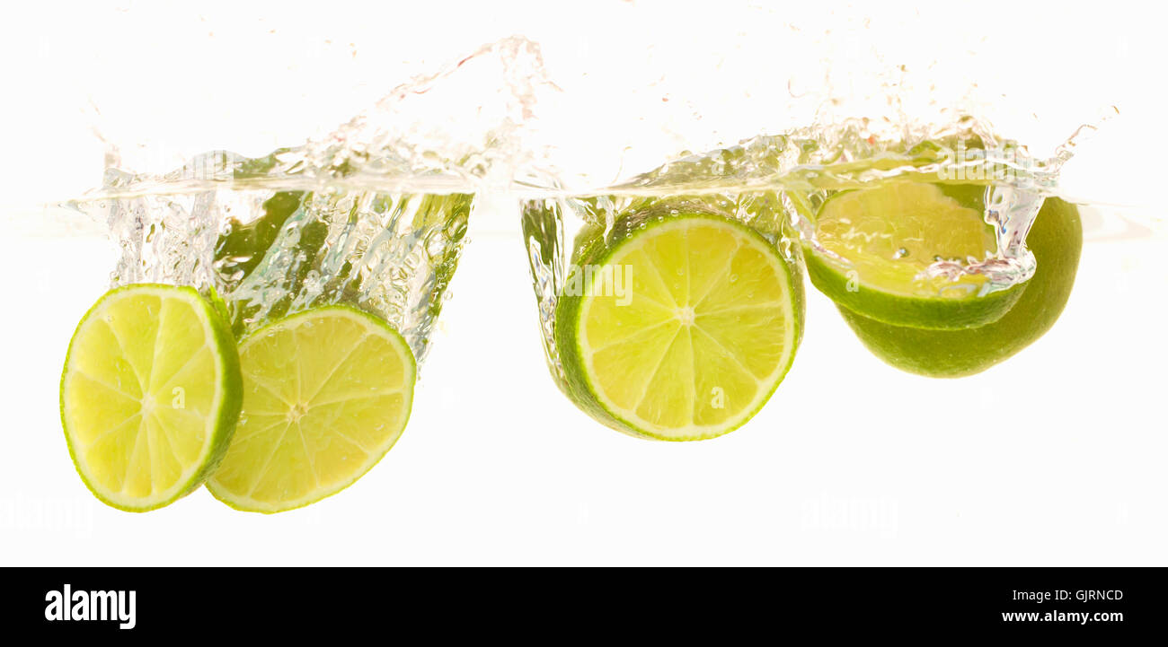 Frutti che cadono immagini e fotografie stock ad alta risoluzione - Alamy