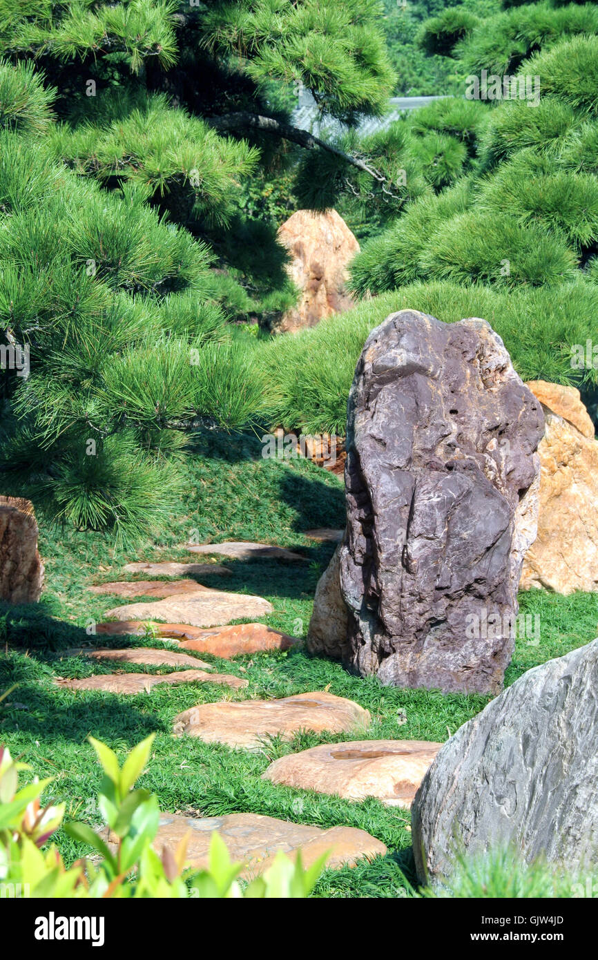 Gradini in pietra da giardino immagini e fotografie stock ad alta ...