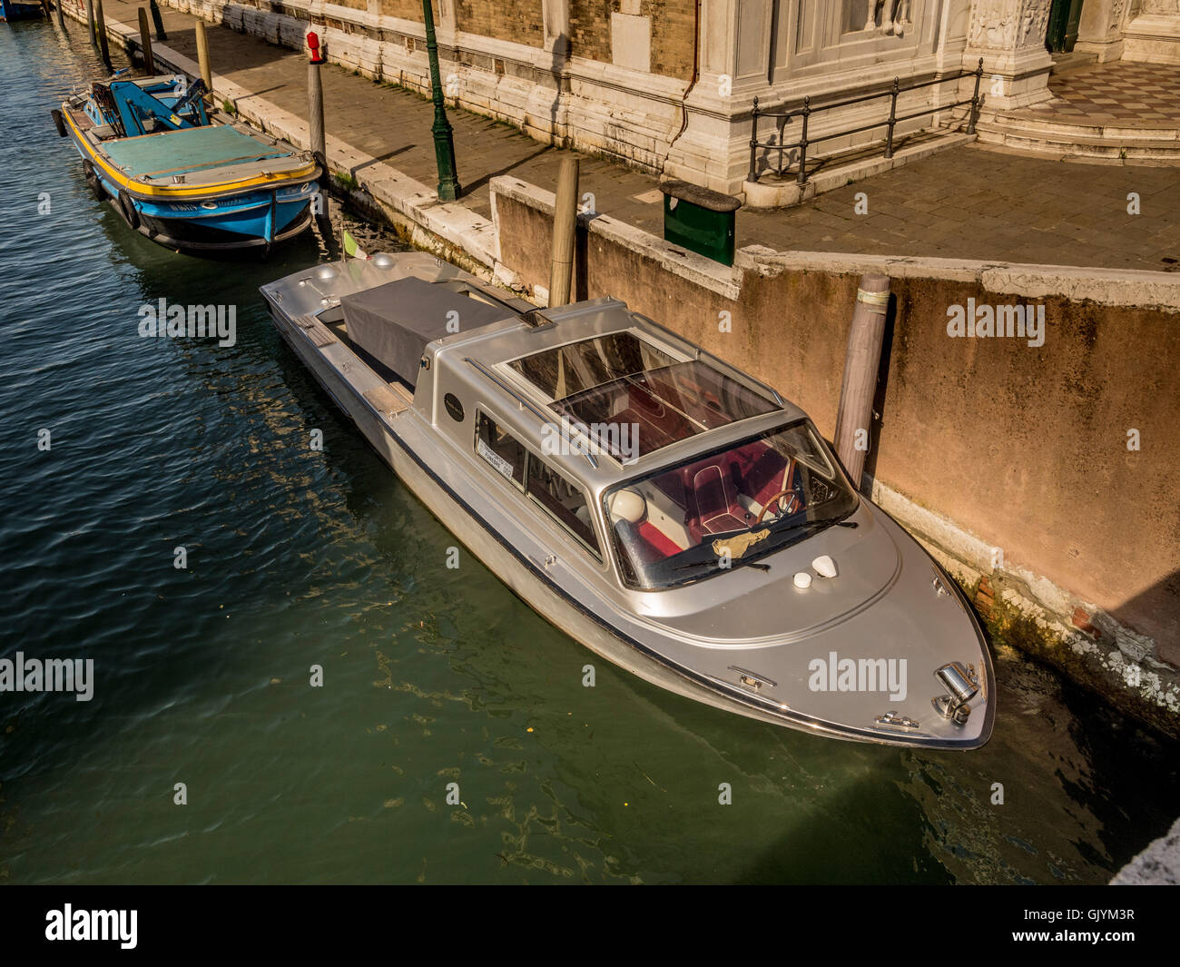 Barca funeraria immagini e fotografie stock ad alta risoluzione - Alamy