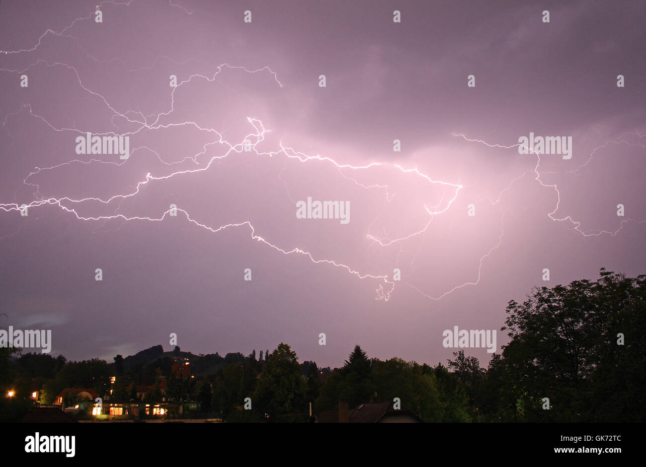 Il temporale lampeggia immagini e fotografie stock ad alta risoluzione ...