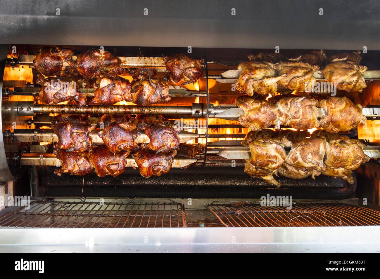 Rotisserie chicken immagini e fotografie stock ad alta risoluzione - Alamy