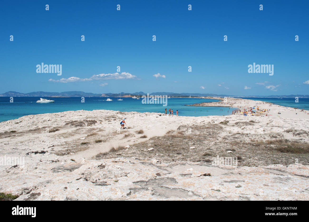 Formentera, isole Baleari: vista di Platja de ses Illetes, una delle ...