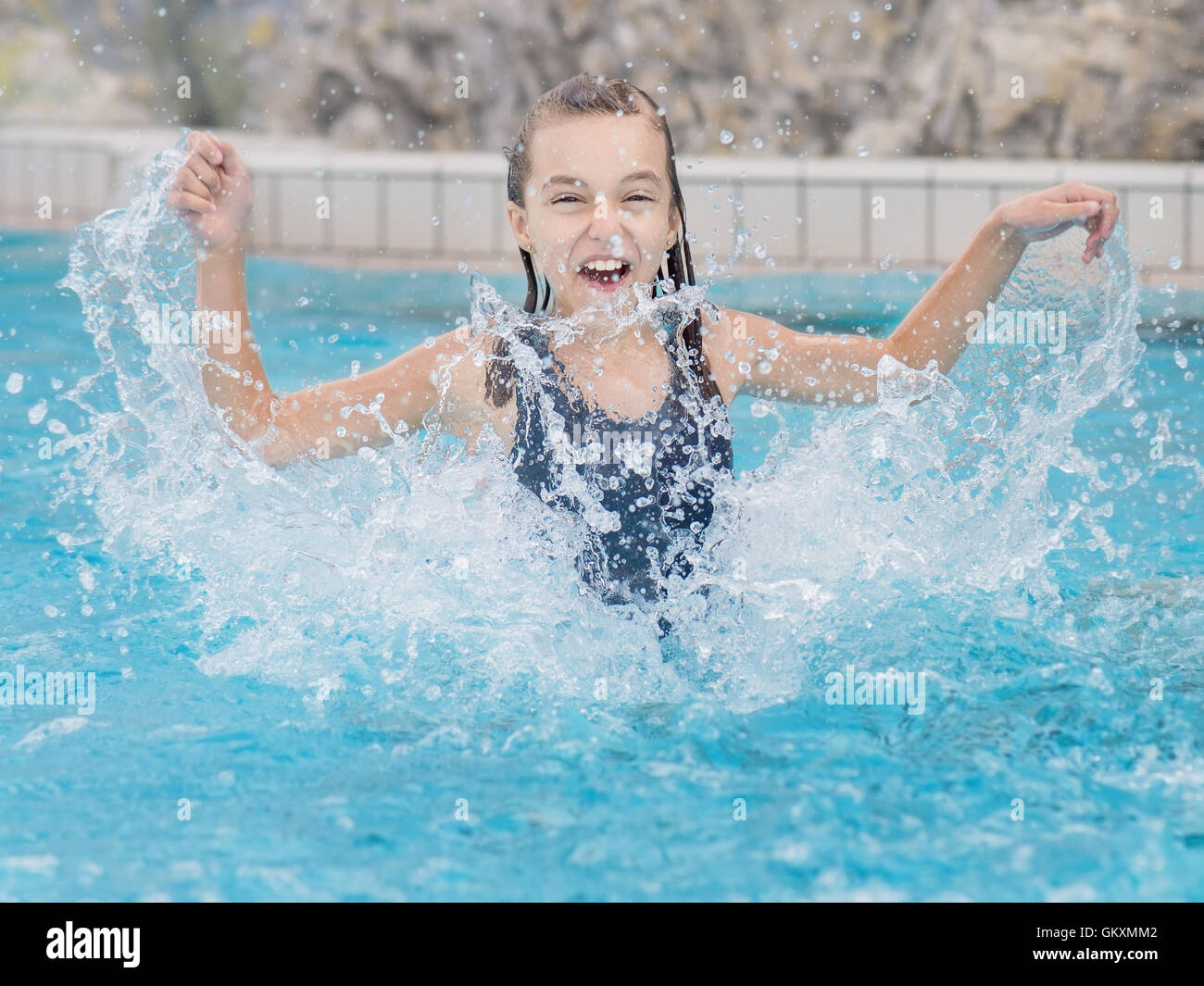 Salto in piscina immagini e fotografie stock ad alta risoluzione - Alamy