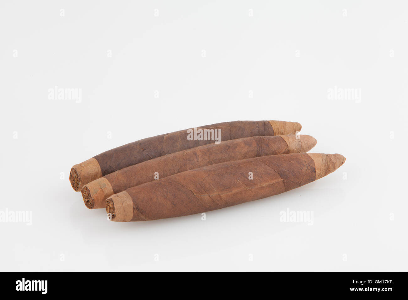 Tre sigari,robusto, siluro, bellicoso,figurado, La Tradicion cubana ...