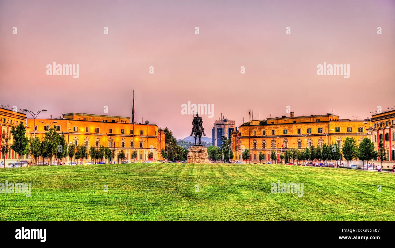 Al quadrato di skanderbeg immagini e fotografie stock ad alta ...