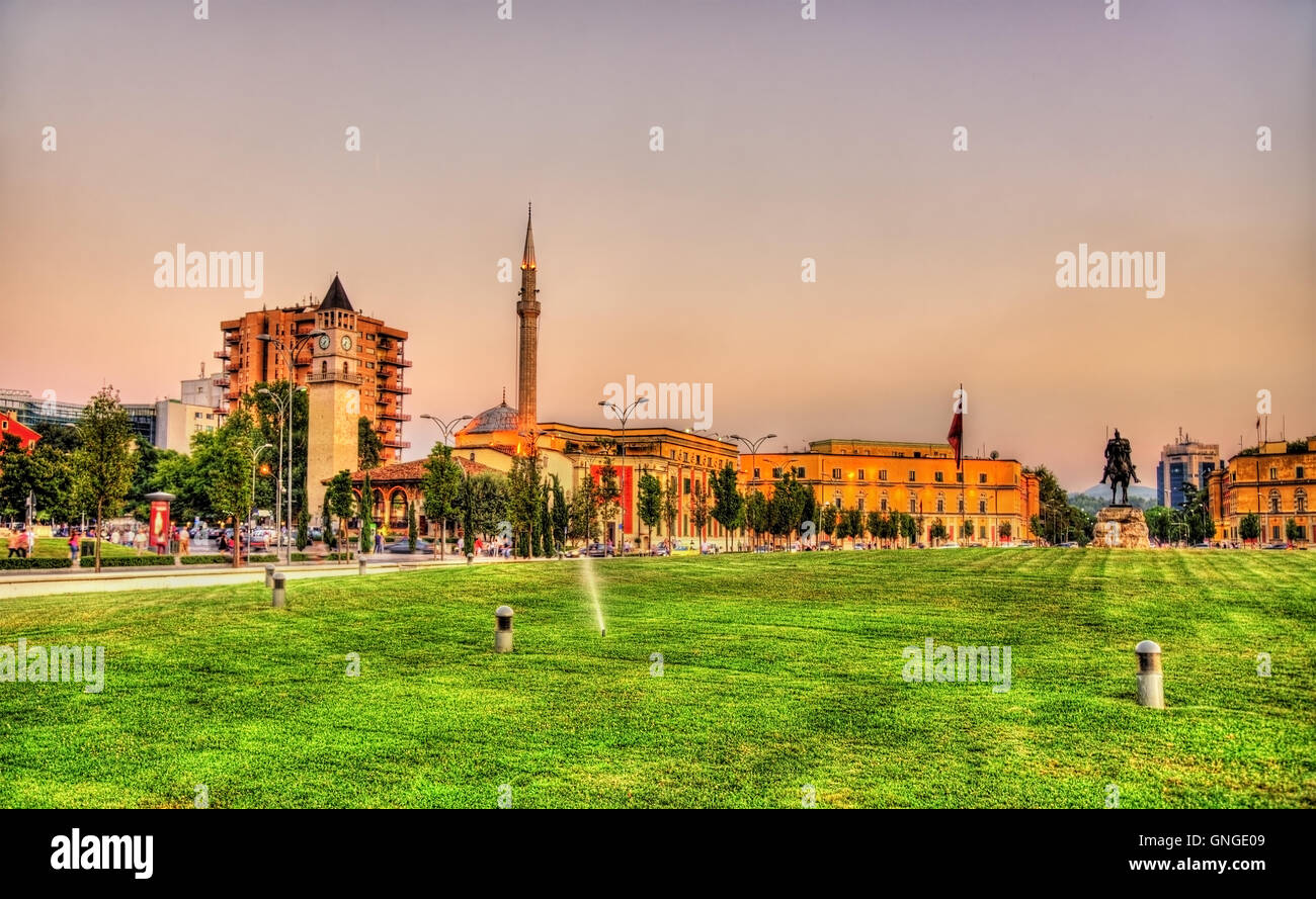 Piazza skanderbeg albania immagini e fotografie stock ad alta ...