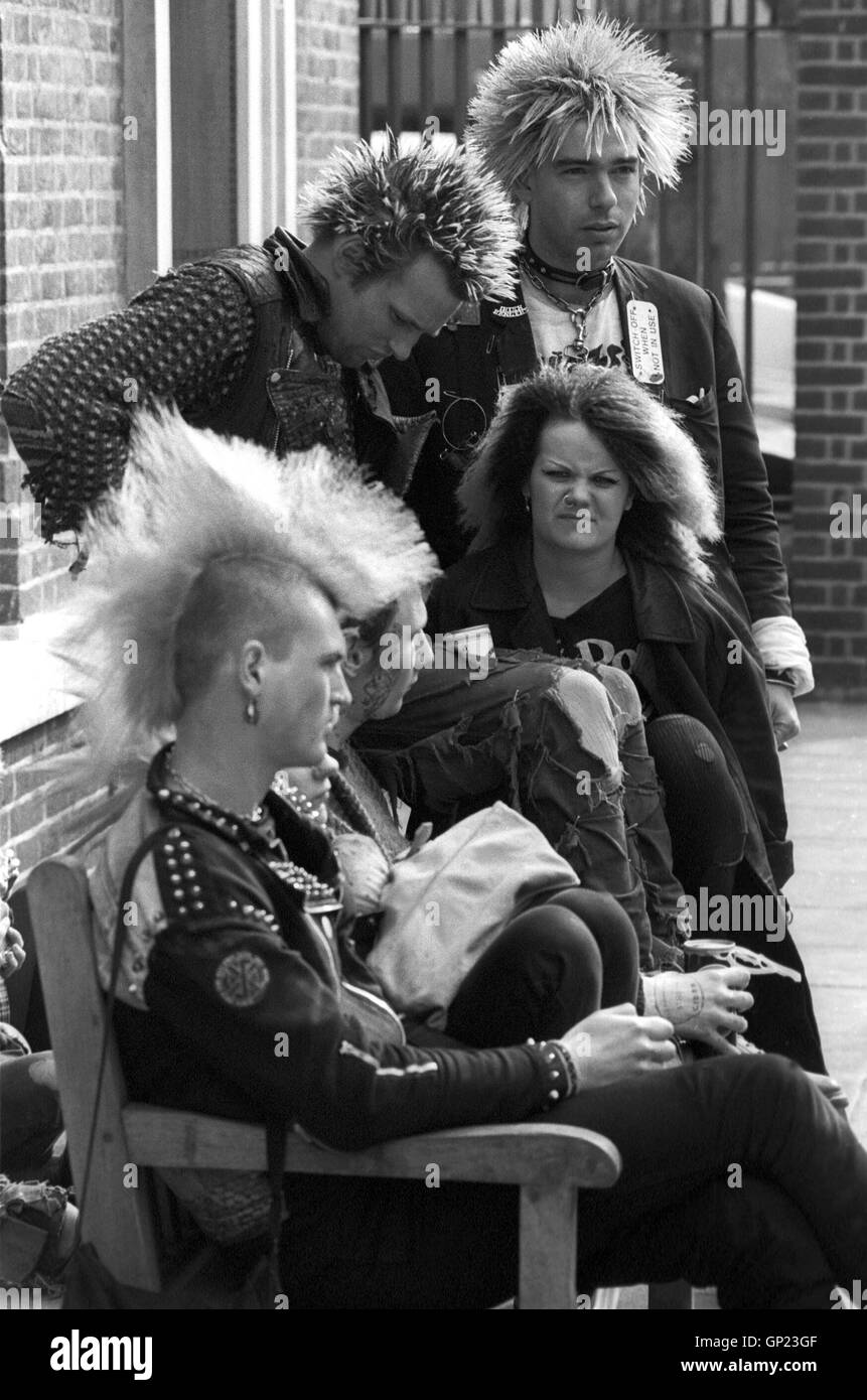 Gruppo di punk immagini e fotografie stock ad alta risoluzione - Alamy
