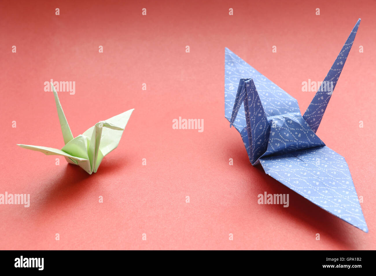 Origami crane immagini e fotografie stock ad alta risoluzione - Alamy
