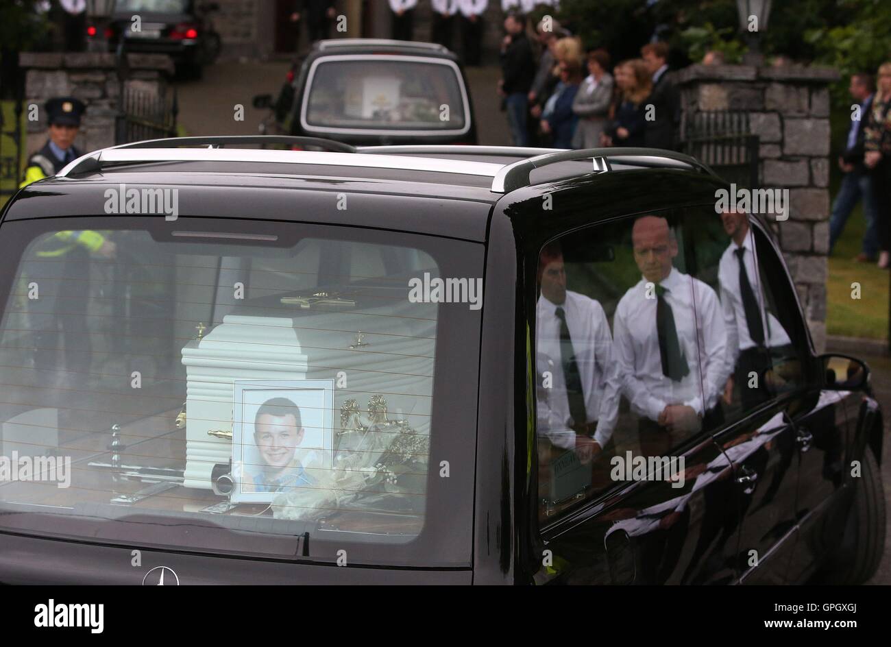 Herses arrivano nella chiesa di Santa Maria a Castlerahan, Co Cavan ...
