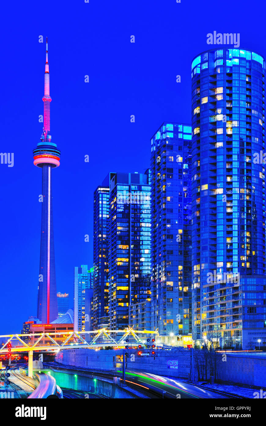 Toronto train cn tower immagini e fotografie stock ad alta risoluzione ...