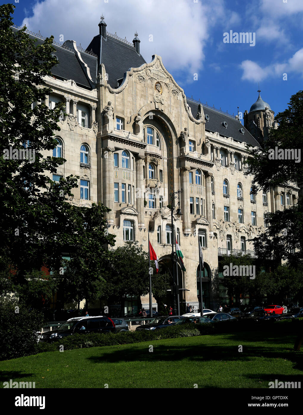 Vecchio edificio di budapest immagini e fotografie stock ad alta ...