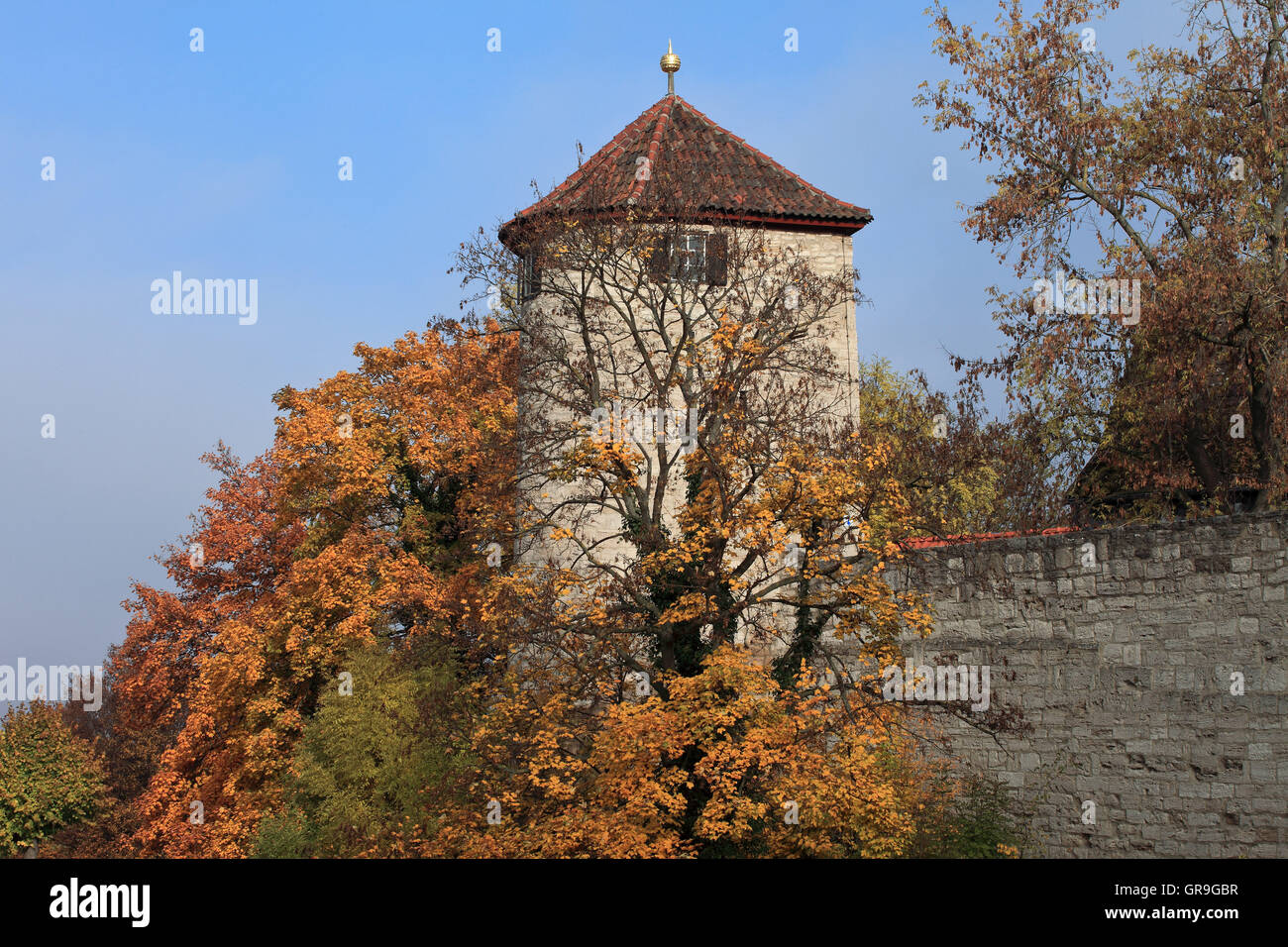 Torre fortificata immagini e fotografie stock ad alta risoluzione - Alamy