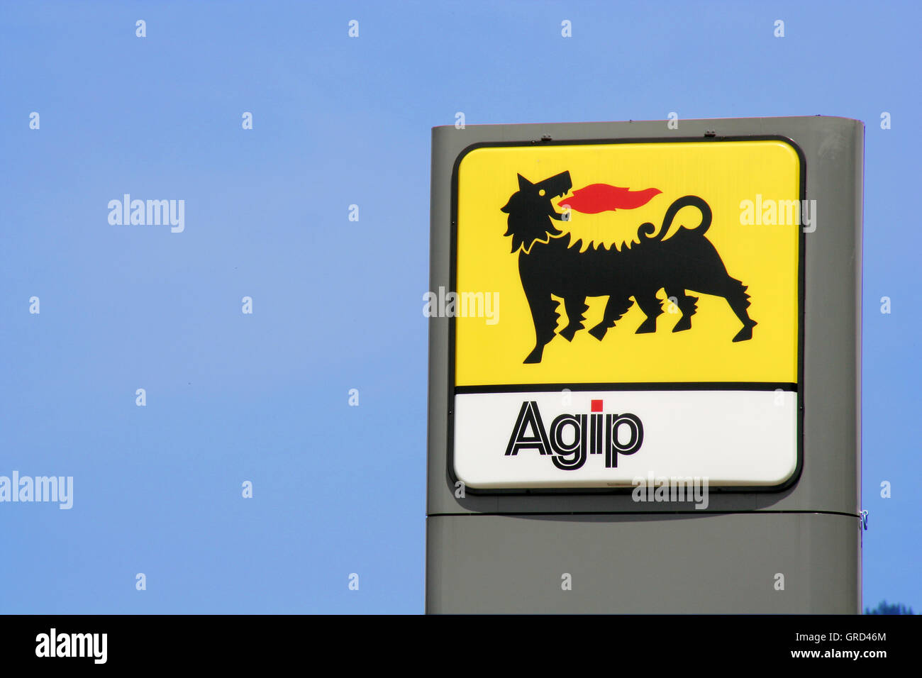 Agip gas stations logo immagini e fotografie stock ad alta risoluzione ...