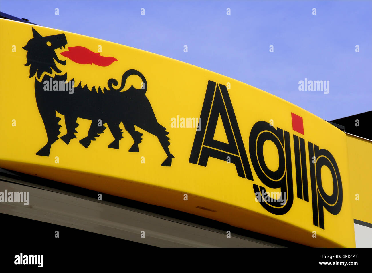 Agip gas stations logo immagini e fotografie stock ad alta risoluzione ...