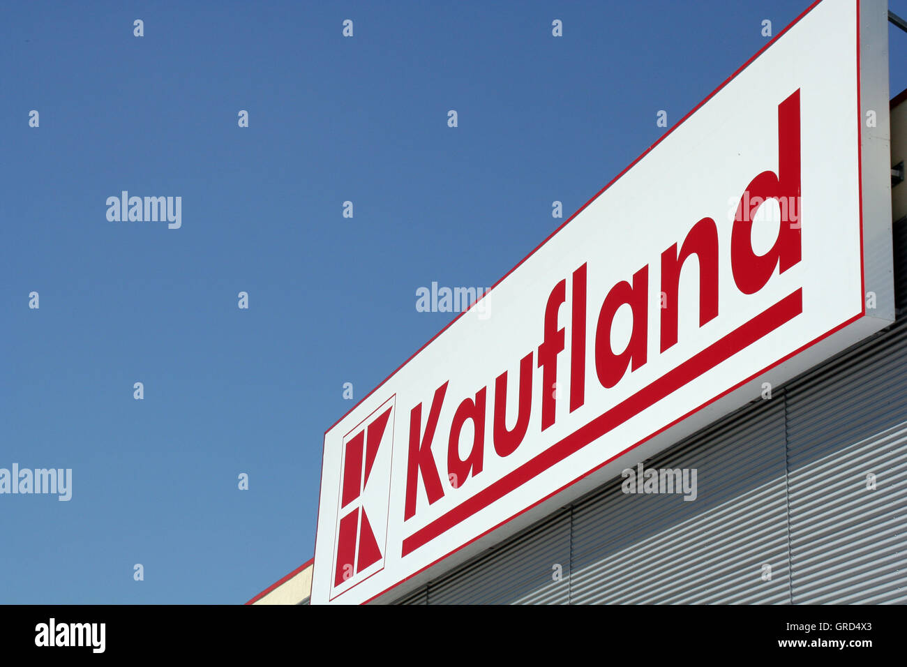 Kaufland logo immagini e fotografie stock ad alta risoluzione - Alamy