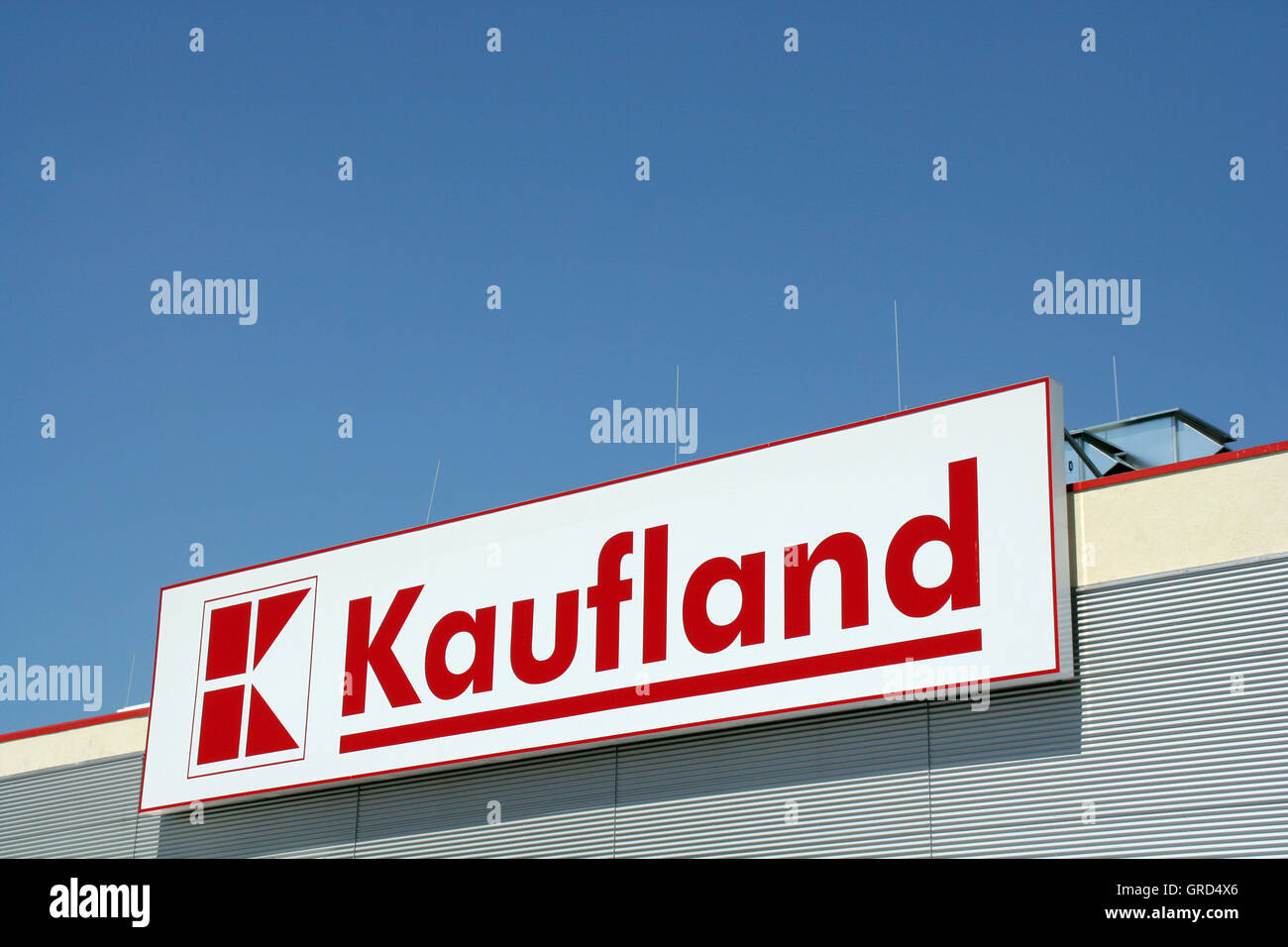 Kaufland logo immagini e fotografie stock ad alta risoluzione - Alamy