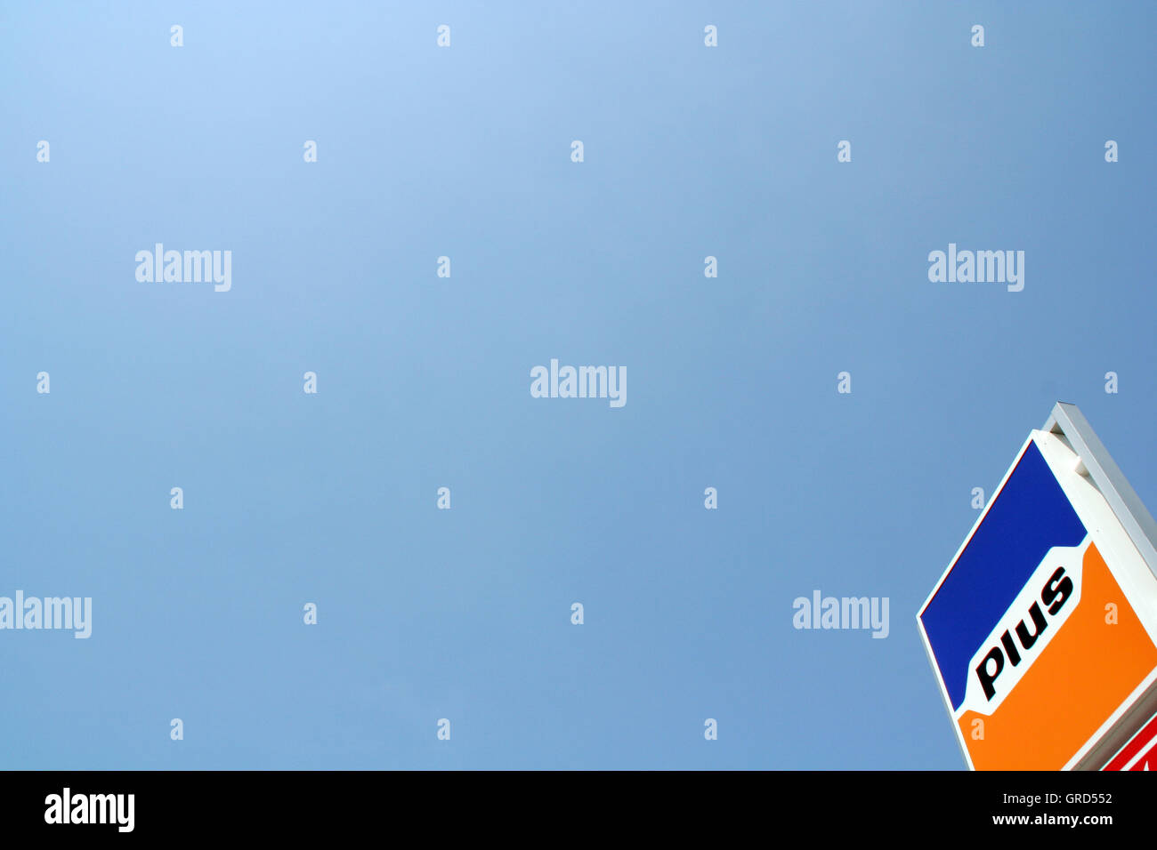 Logo plus immagini e fotografie stock ad alta risoluzione - Alamy