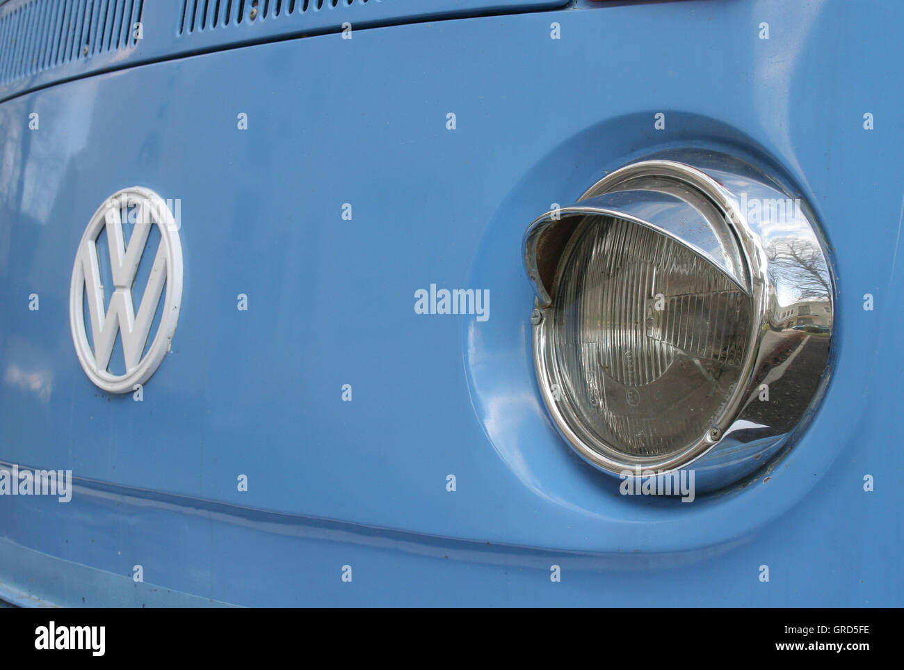 Faretti auto immagini e fotografie stock ad alta risoluzione - Alamy