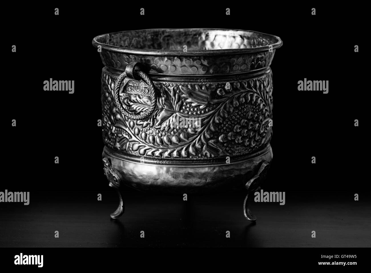 Antica anfora medievale Foto e Immagini Stock in Bianco e Nero - Alamy