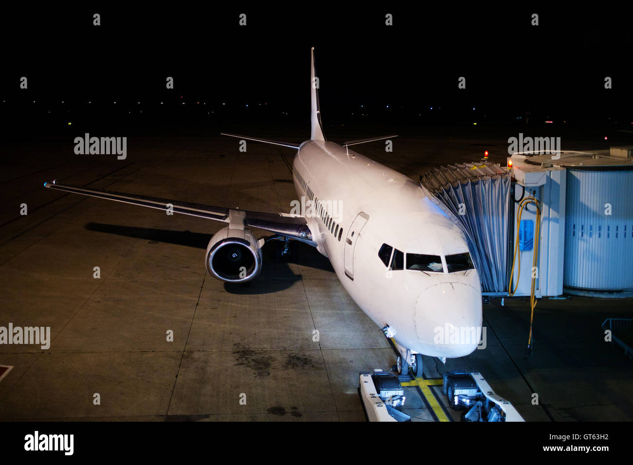 Aereo di notte immagini e fotografie stock ad alta risoluzione - Alamy