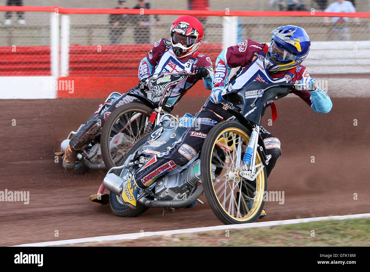 Riscaldare 3: Adam scudi (rosso) e Jonas Davidsson (blu) sul loro modo ...