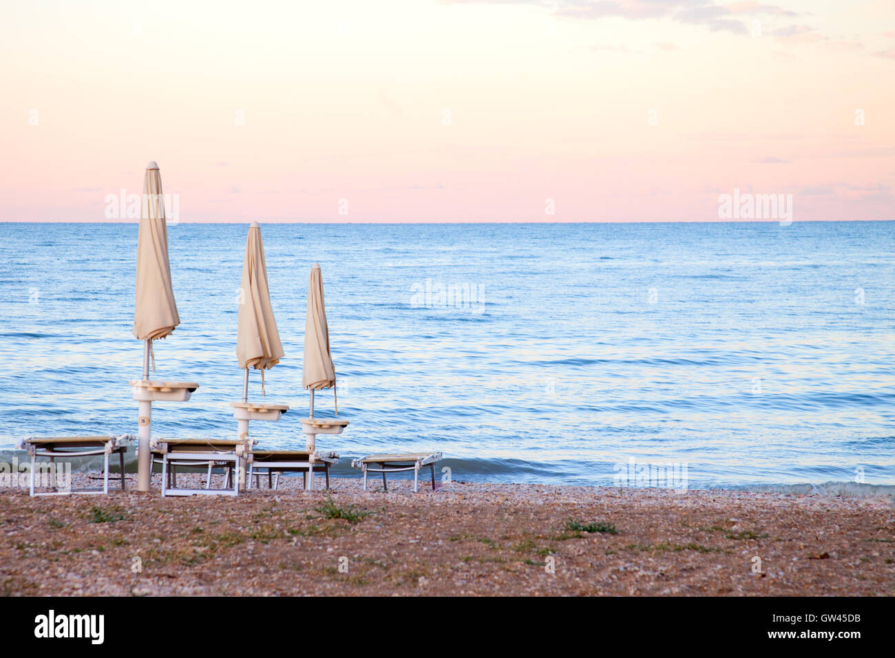 Ombrelloni chiusi immagini e fotografie stock ad alta risoluzione - Alamy