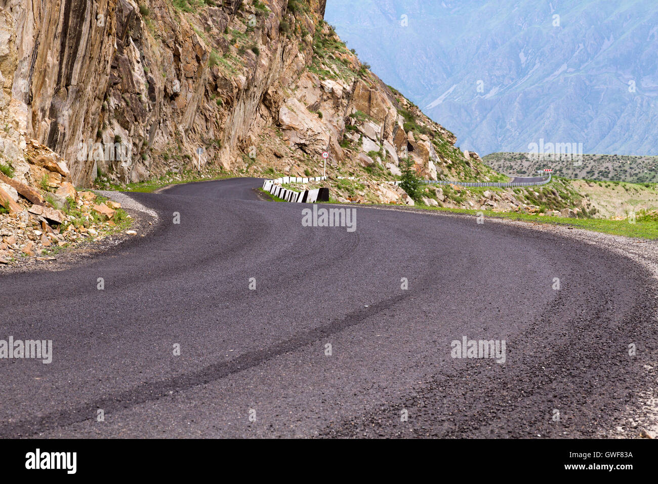 Segnali stradali barriera immagini e fotografie stock ad alta ...