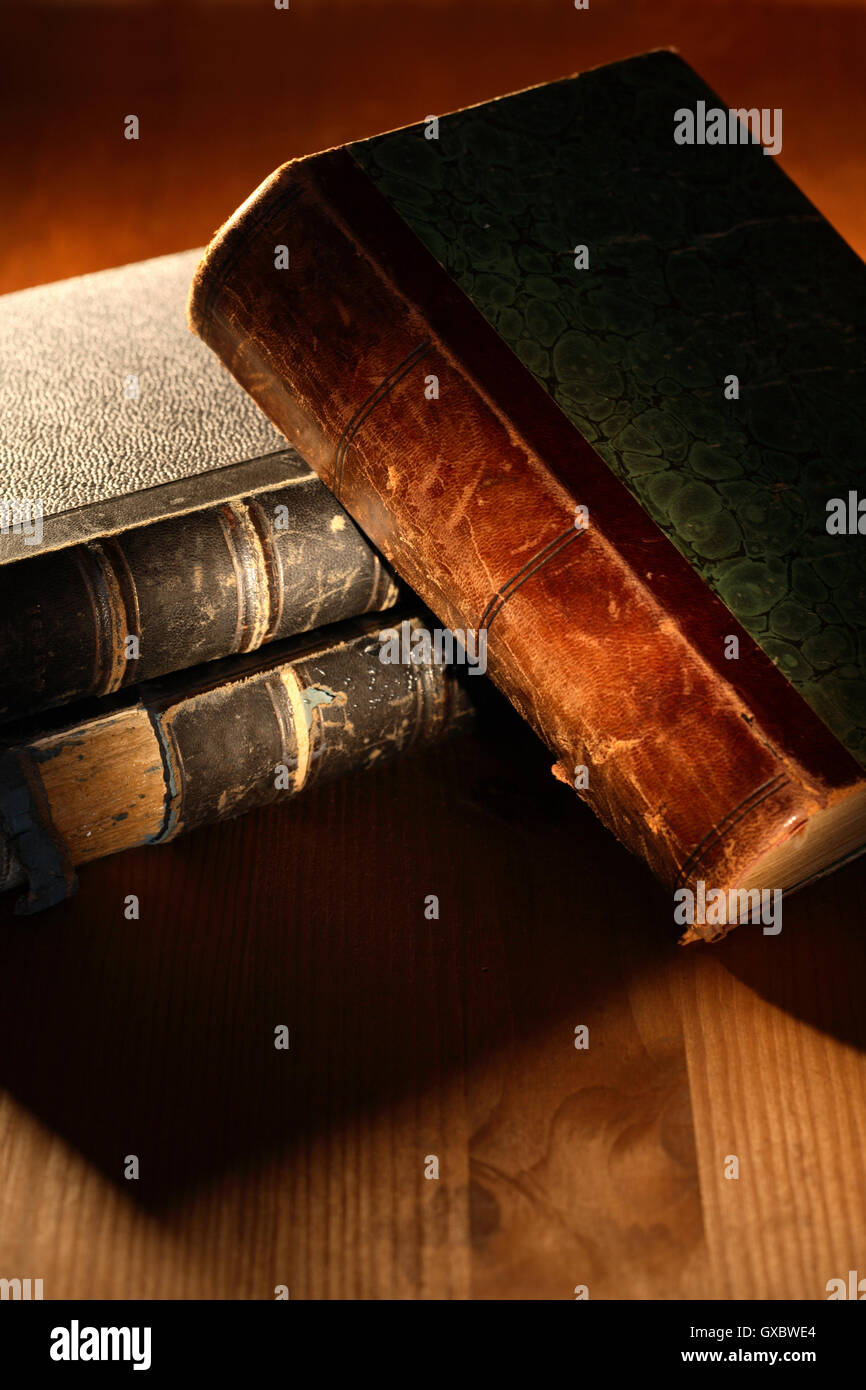 Libri antichi rari immagini e fotografie stock ad alta risoluzione - Alamy