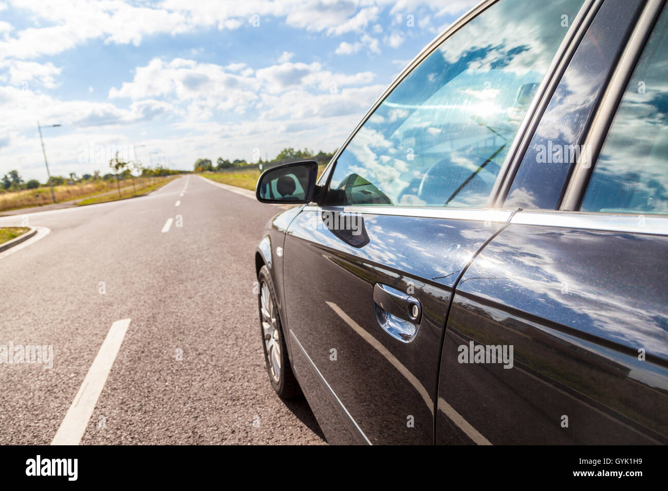 Lato macchina nero immagini e fotografie stock ad alta risoluzione - Alamy