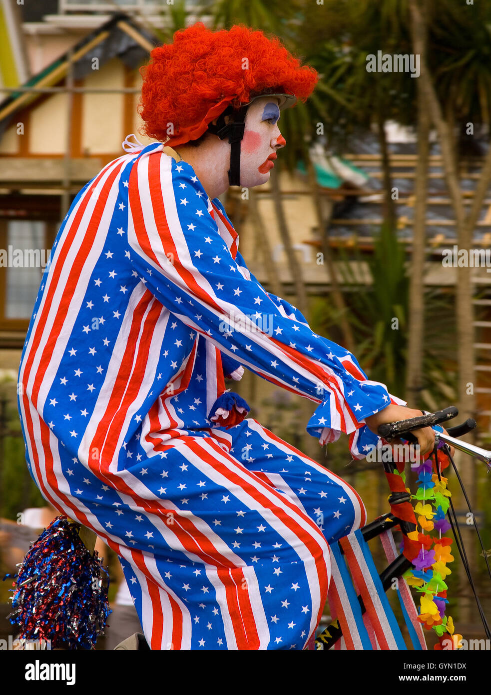 Pagliaccio in bici immagini e fotografie stock ad alta risoluzione - Alamy