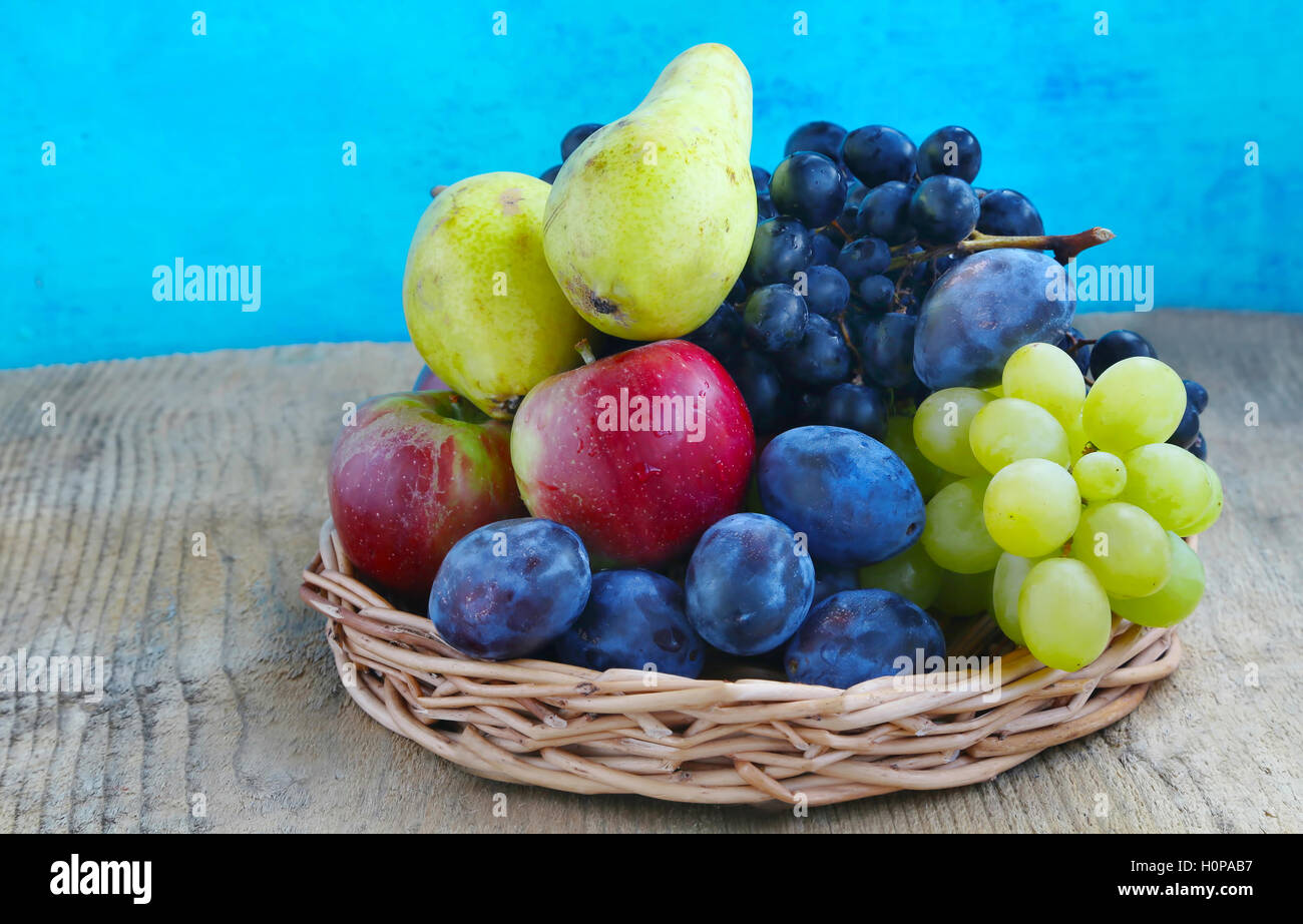 Frutti autunnali immagini e fotografie stock ad alta risoluzione - Alamy