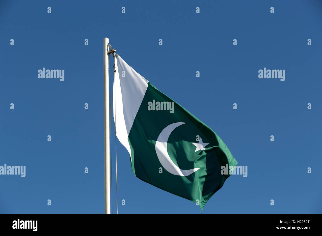 Bandiera pakistan immagini e fotografie stock ad alta risoluzione - Alamy