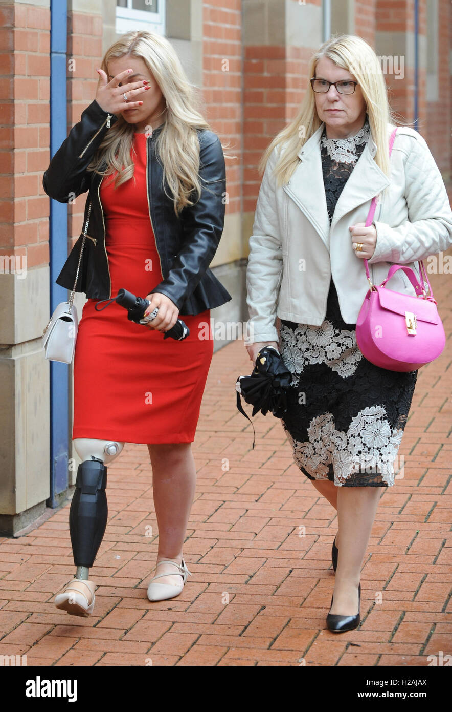 Parco a tema torri di alton smiler ride vittima di incidente vicky ...