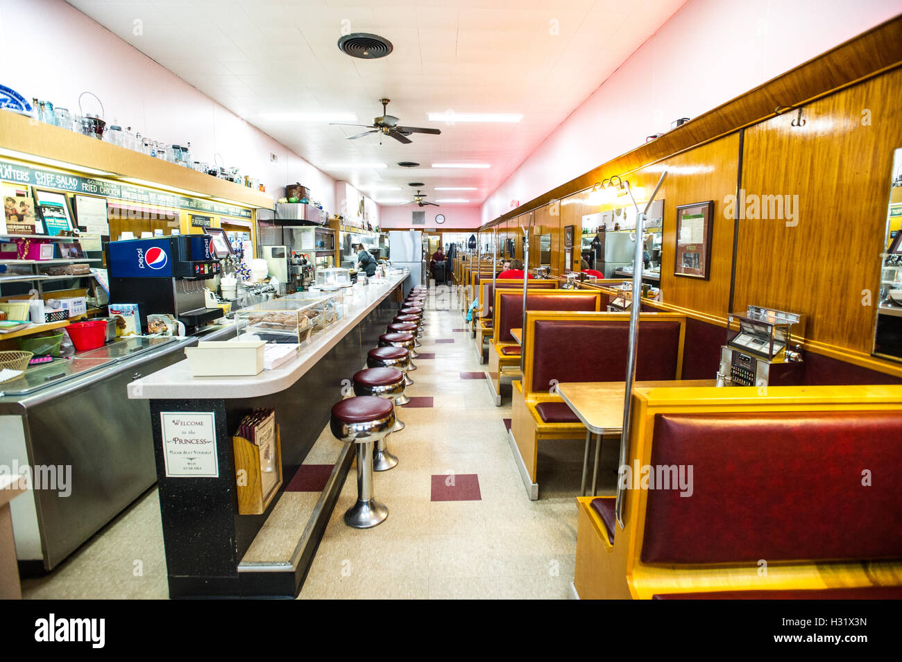 Restaurant booths immagini e fotografie stock ad alta risoluzione - Alamy