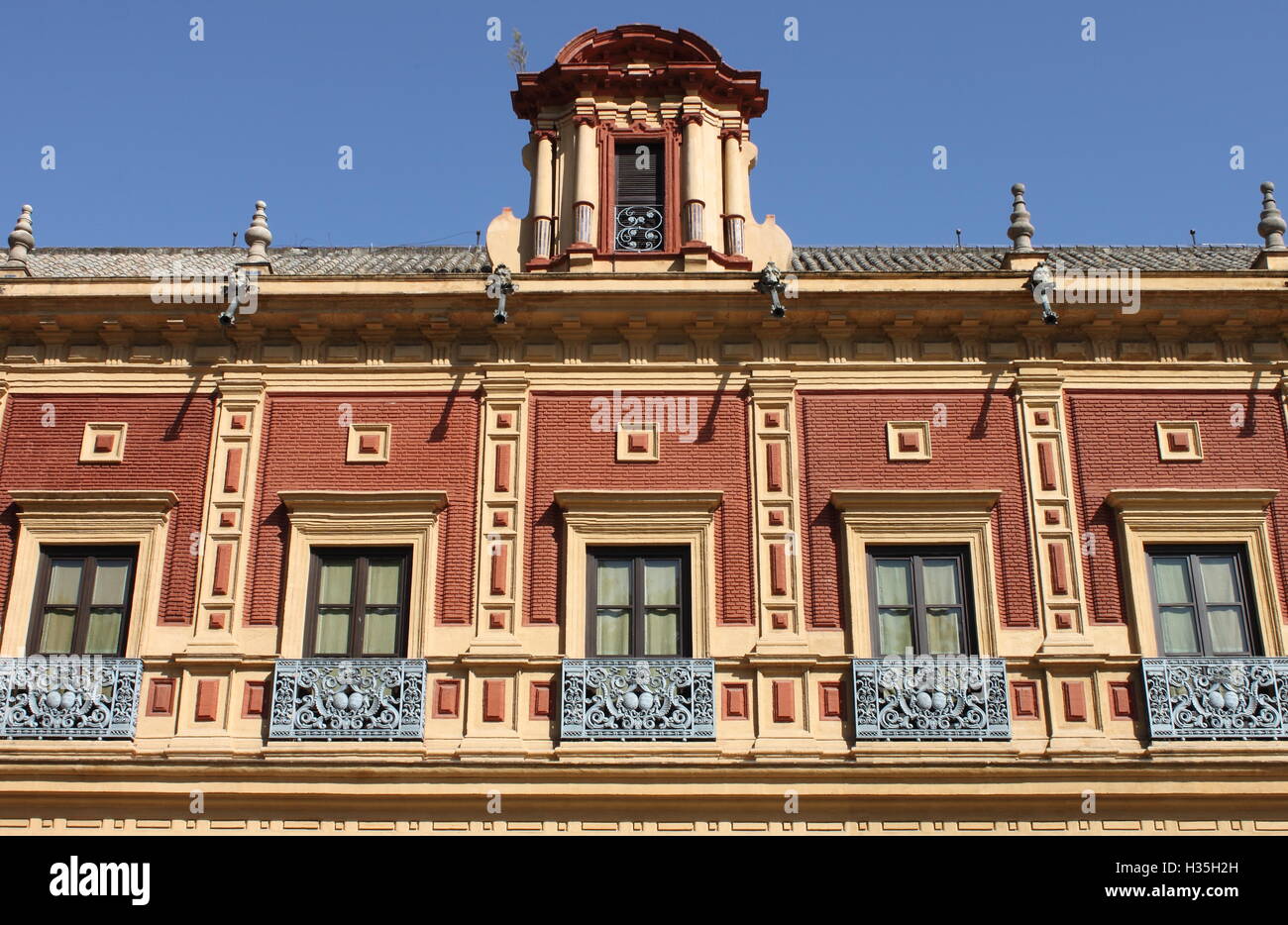 Windows barocco in Sevilla, Spagna Foto stock - Alamy