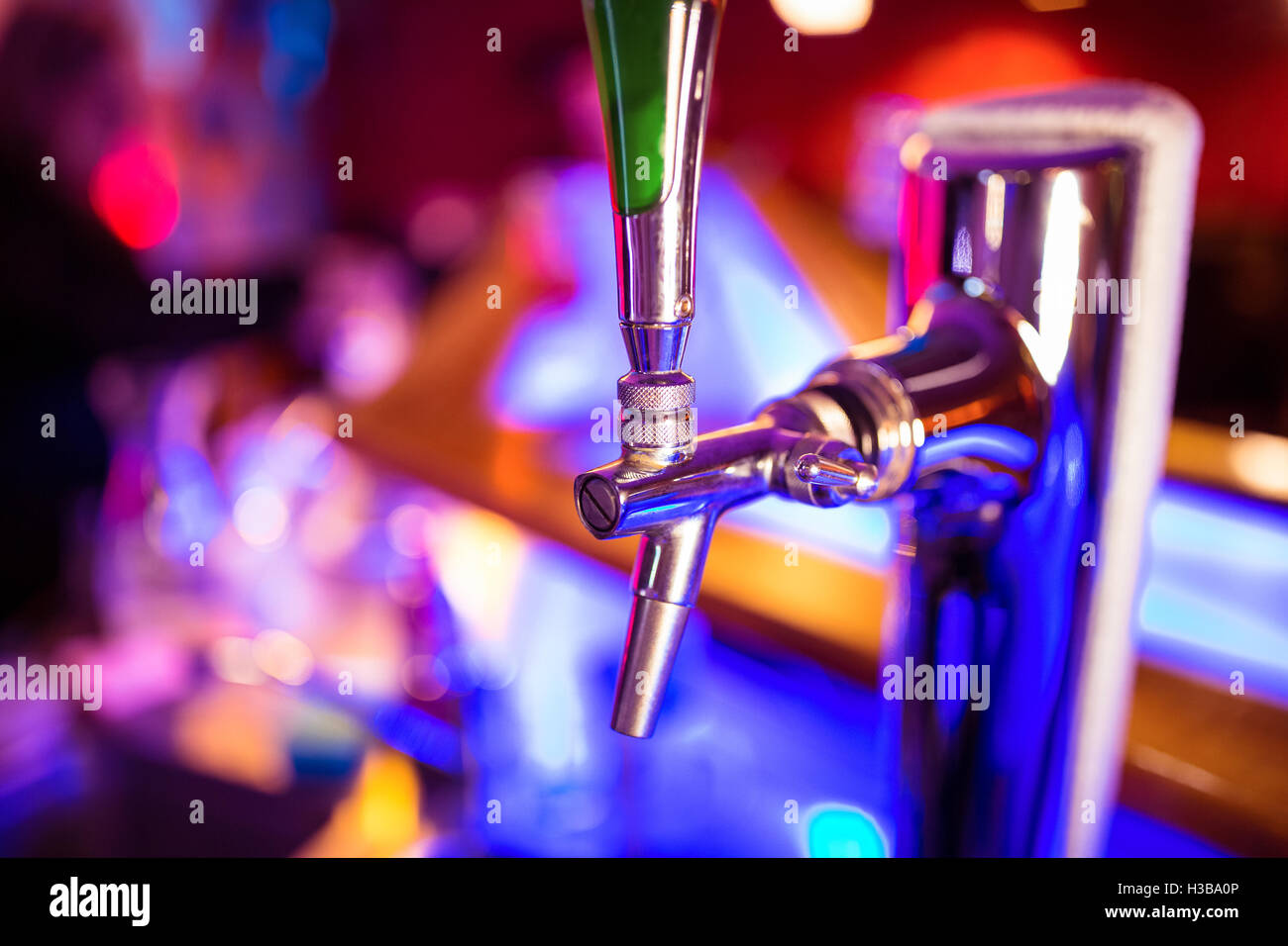 Bancone da bar immagini e fotografie stock ad alta risoluzione - Alamy