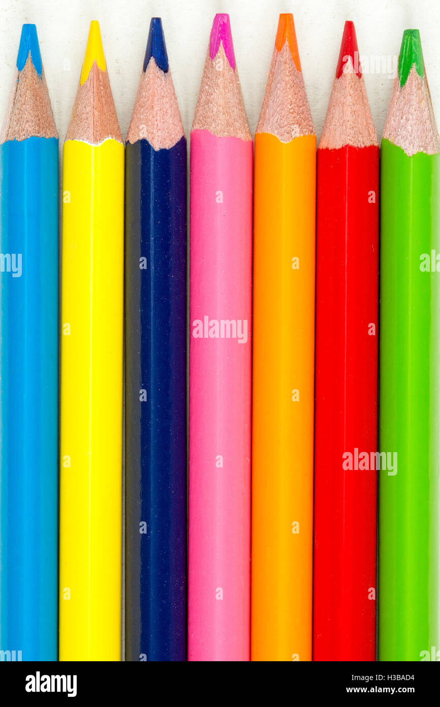 Linea di matite colorate immagini e fotografie stock ad alta ...