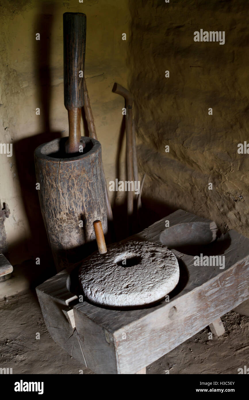 Pietra per macinare il grano immagini e fotografie stock ad alta ...