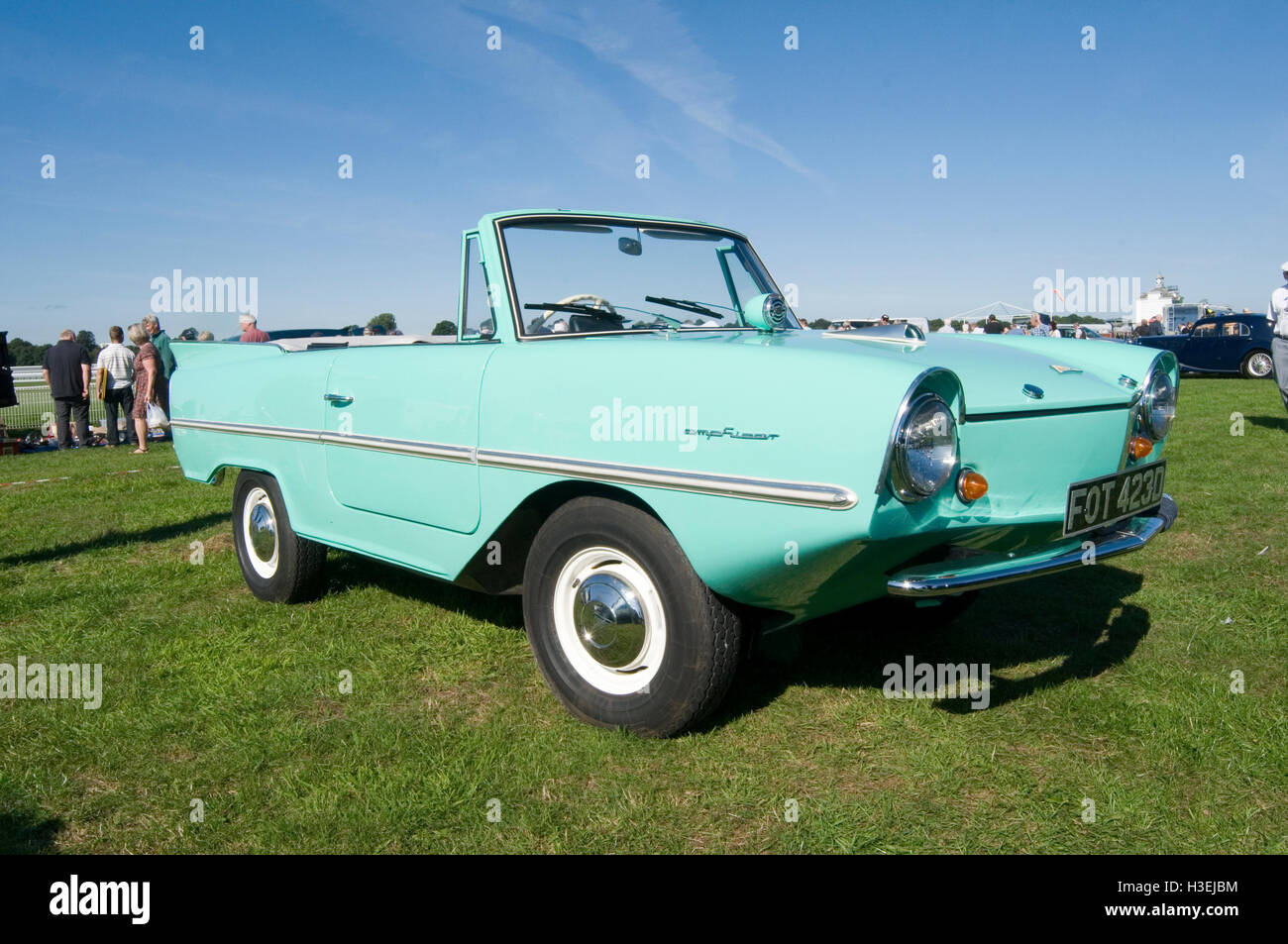 Amphibious vehicles immagini e fotografie stock ad alta risoluzione - Alamy