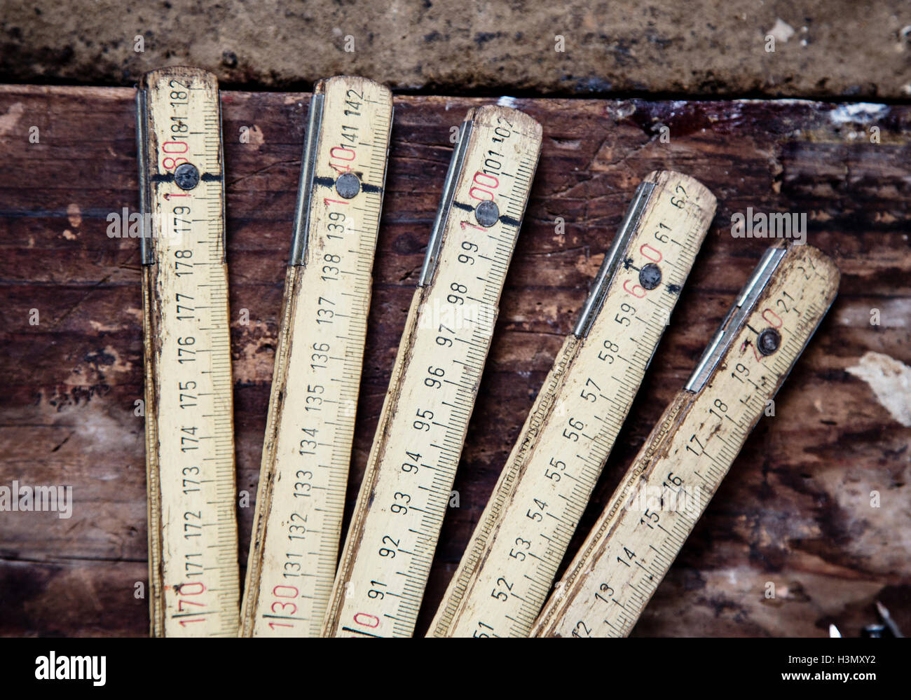 Edificio a zig zag immagini e fotografie stock ad alta risoluzione - Alamy