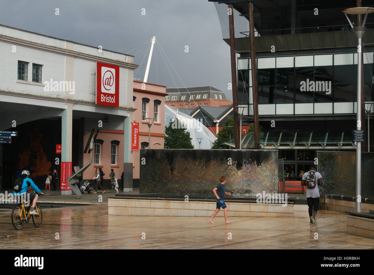 Millenium square immagini e fotografie stock ad alta risoluzione - Alamy