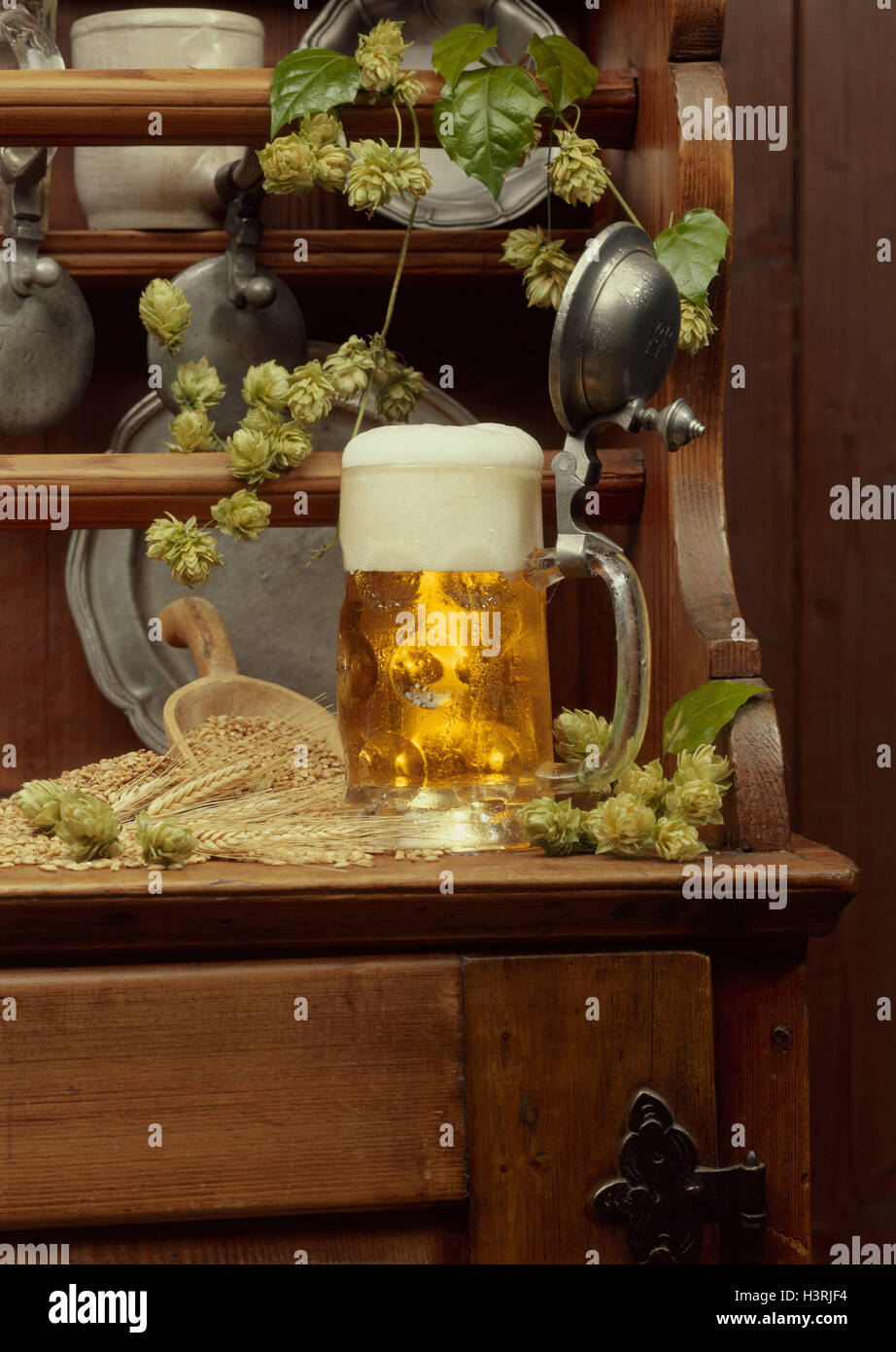 Boccale di birra, birra, buffet, hop, spighe di grano, brocca ...
