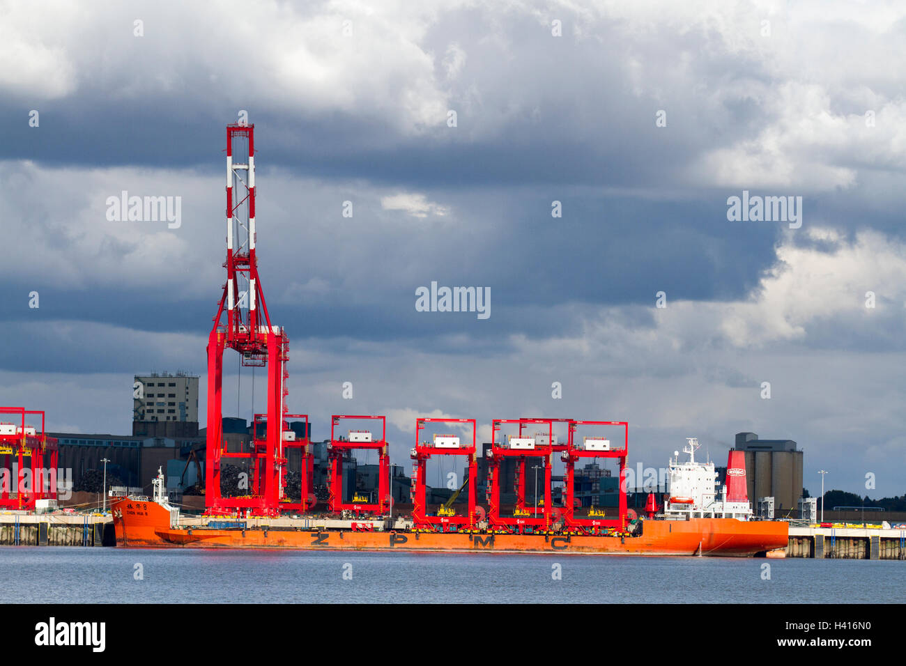 Gru a cavalletto montate su rotaia a sbalzo immagini e fotografie stock ...