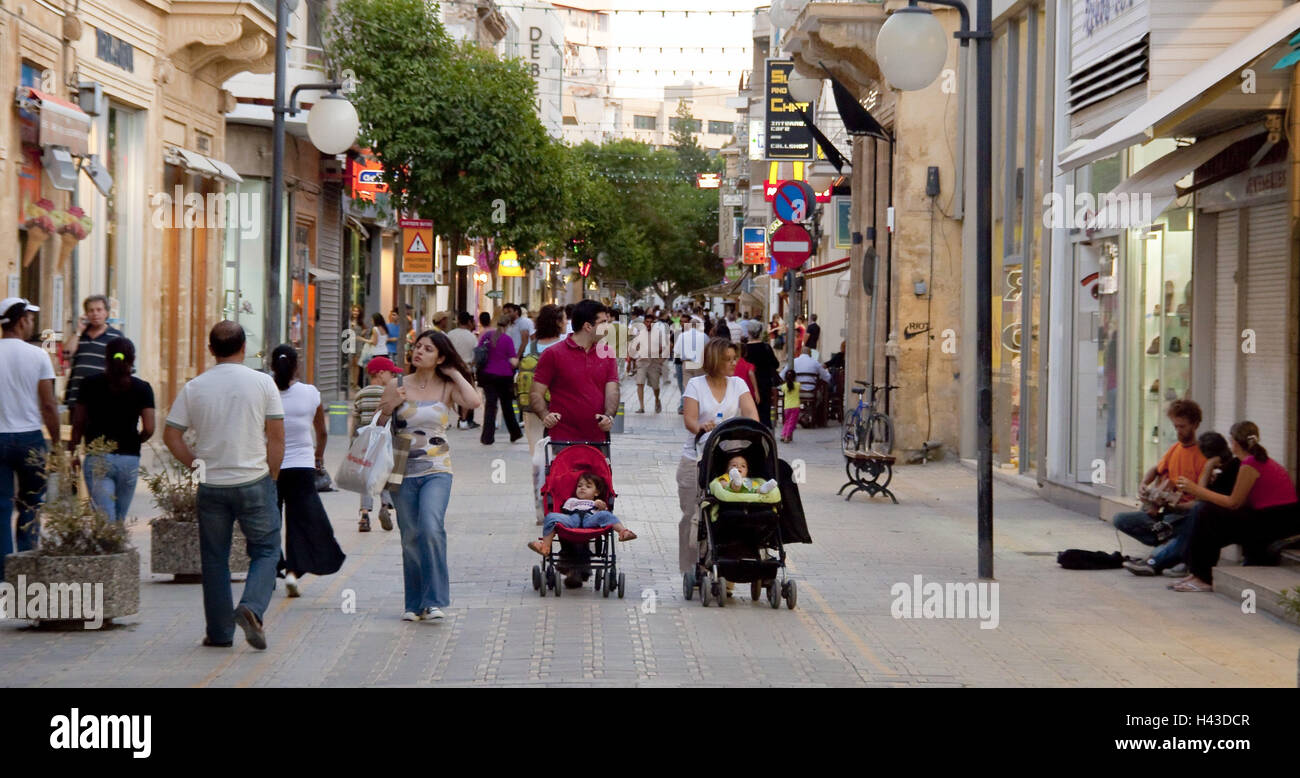 Nicosia cyprus ledra street shopping immagini e fotografie stock ad ...