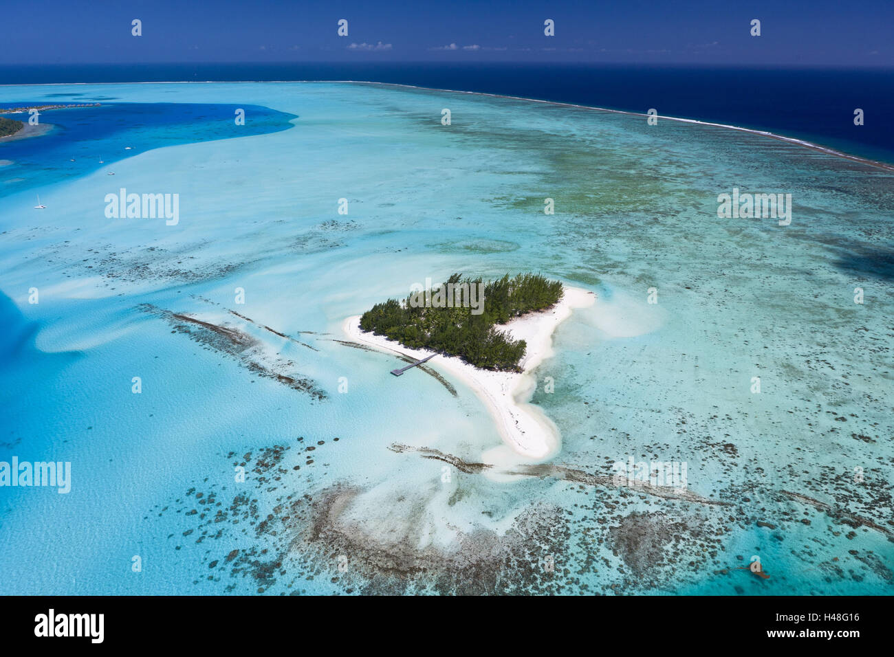 L'Oceano Pacifico, Polinesia francese, isola di Bora Bora, foto aerea ...