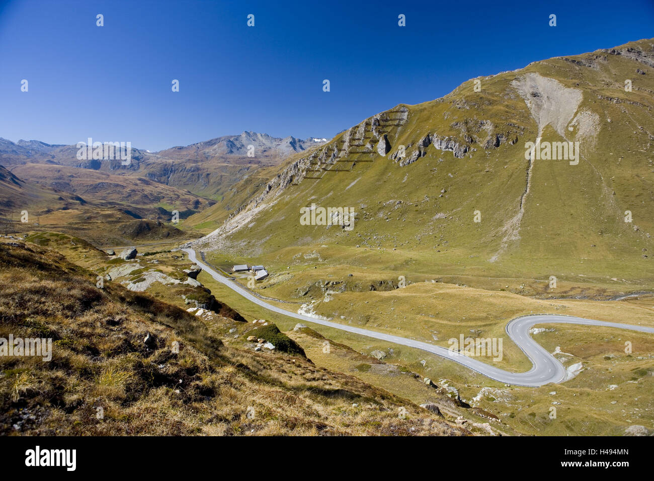 Strada con curve curve immagini e fotografie stock ad alta risoluzione ...