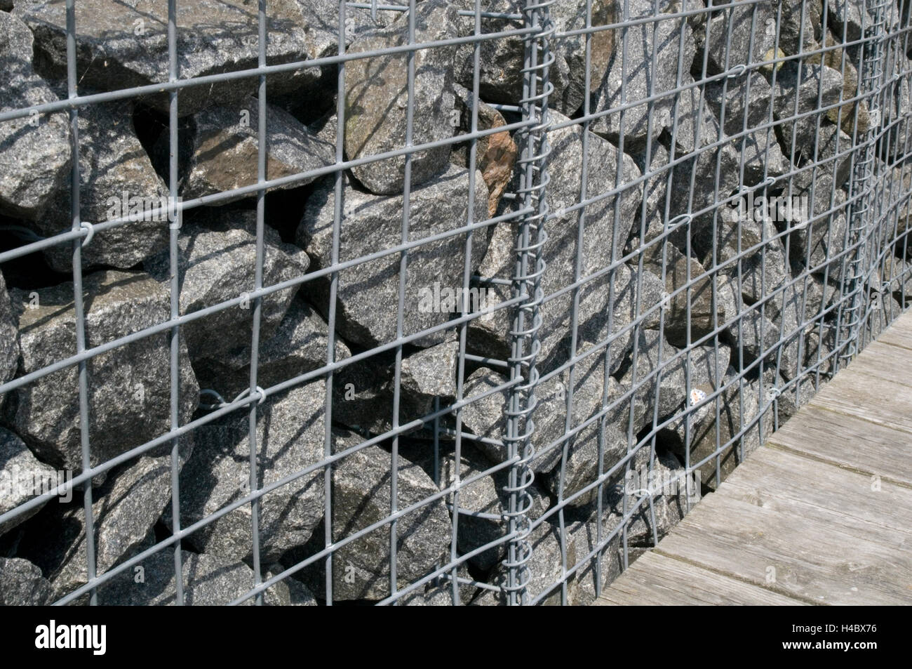 Gabbione gabions gabbie gabbia piena di scogli di roccia pietra ...