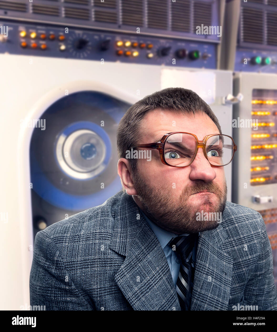 Nerd glasses immagini e fotografie stock ad alta risoluzione - Alamy