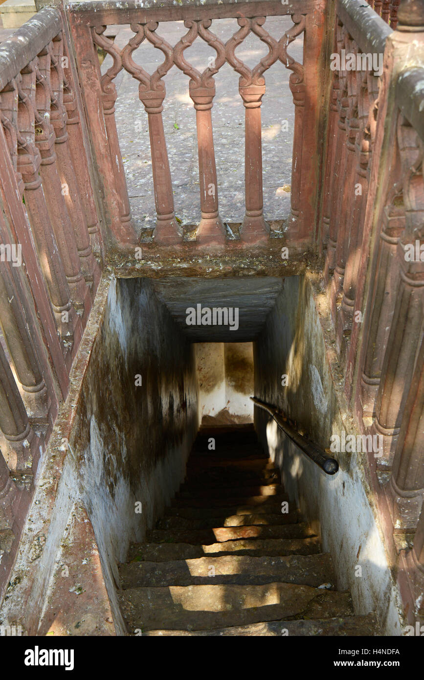 Rifugio alle scale immagini e fotografie stock ad alta risoluzione - Alamy